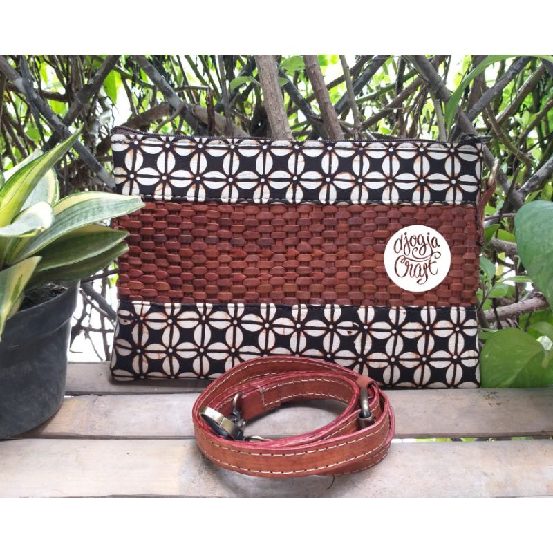 Jual Djogja Craft Tas Kulit Selempang Batik Anyam Tengah | Shopee Indonesia