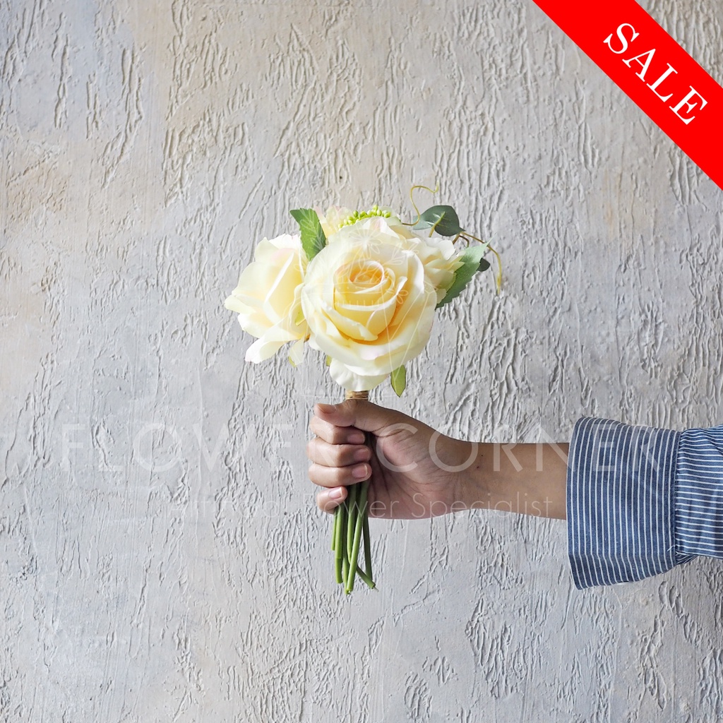 Jual Buket Bunga Mawar Artifisial dengan Berry / Large Rose Bouquet ...