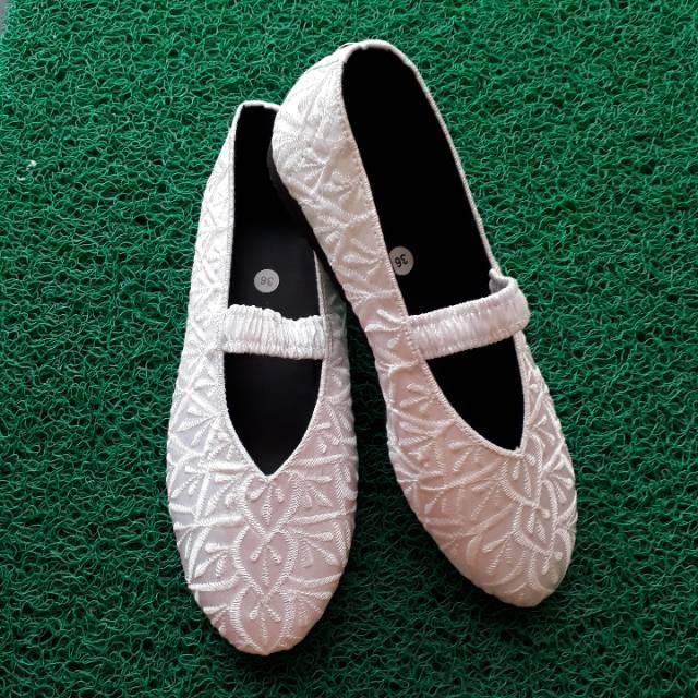 Jual etnik fashion sepatu wanita haji umroh flat slip on bordir putih ...