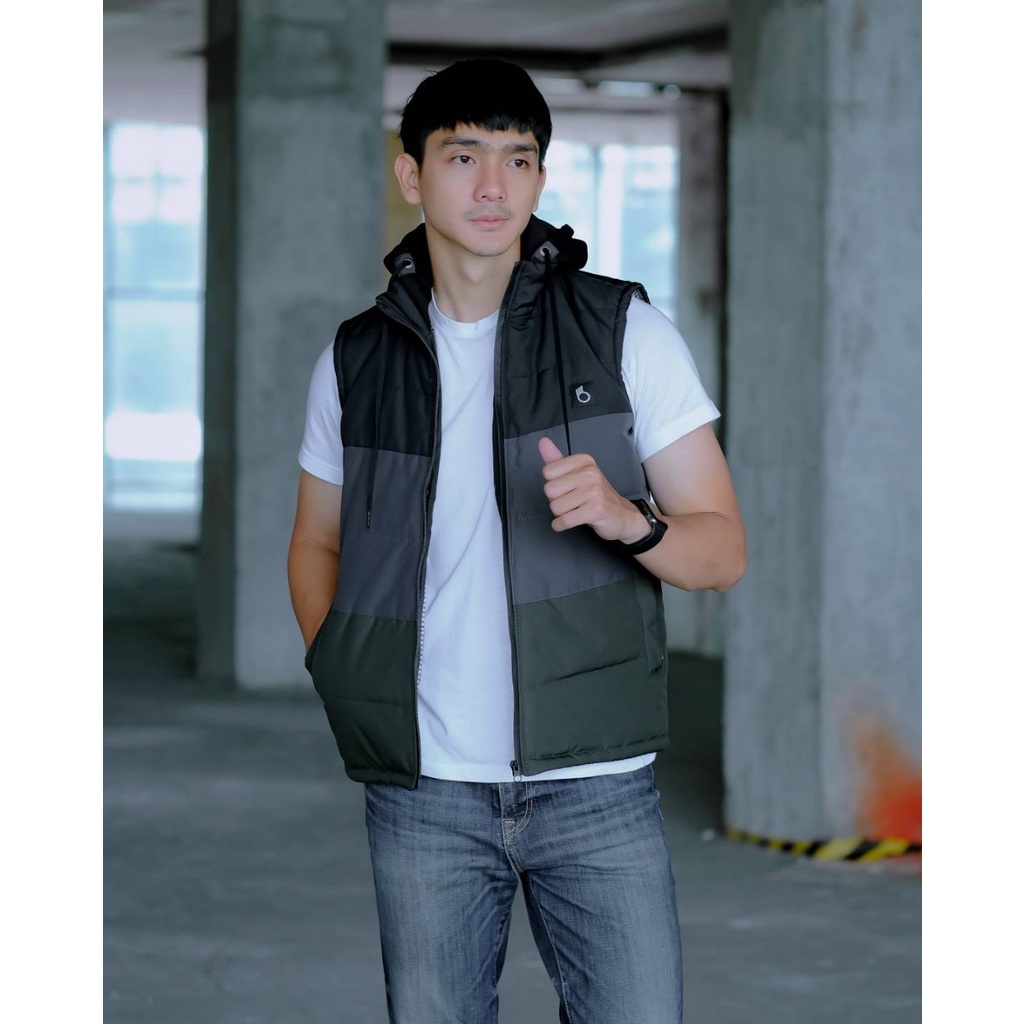 Jual Rompi Taslan Waterfroop The Bojiel / Rompi Outdoor Pria / Rompi ...