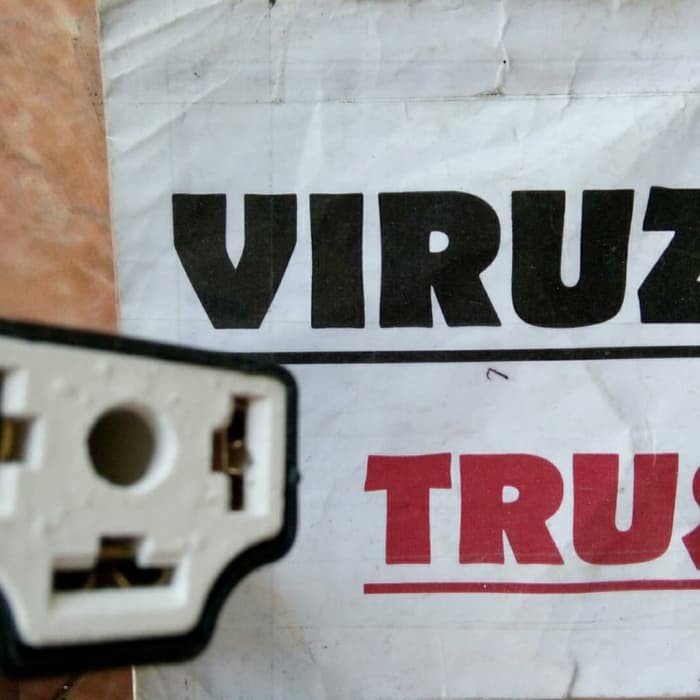 Jual JUAL SOCKET SOKET FITING LAMPU BESAR H4 MOBIL UNIVERSAL TOYOTA ...