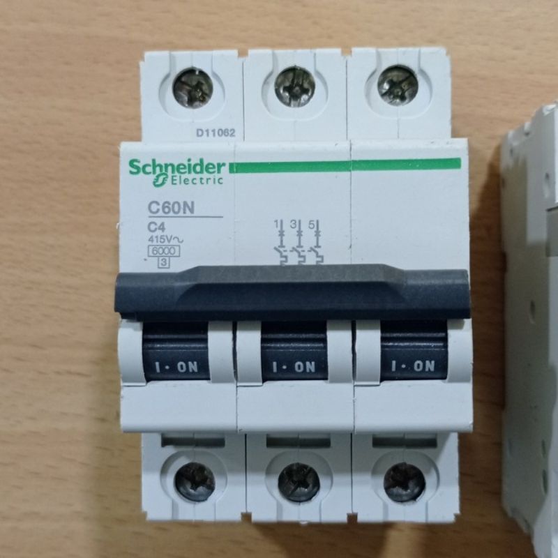 Jual mcb schneider 3p c60n 2a 4a | Shopee Indonesia