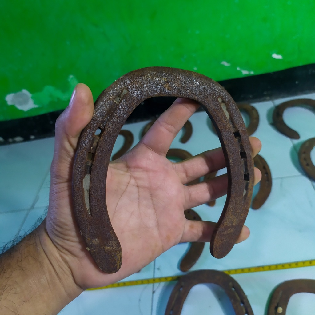 Jual Tapal kuda bekas sepatu kuda bekas ladam bekas pakai ukuran besar ...