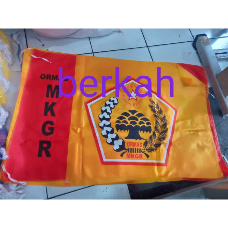 Jual bendera MKGR ukuran 60x90 bahan abutai,sablon bagus satu kantong ...