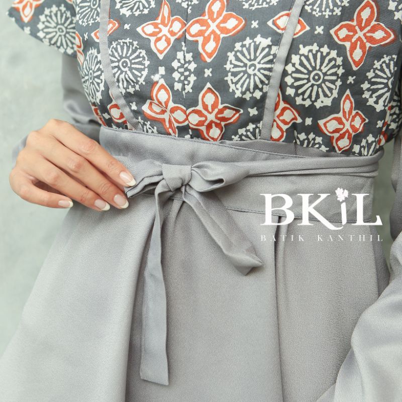 Jual KANTHIL Blouse Batik Modern Yolanda Series | Shopee Indonesia