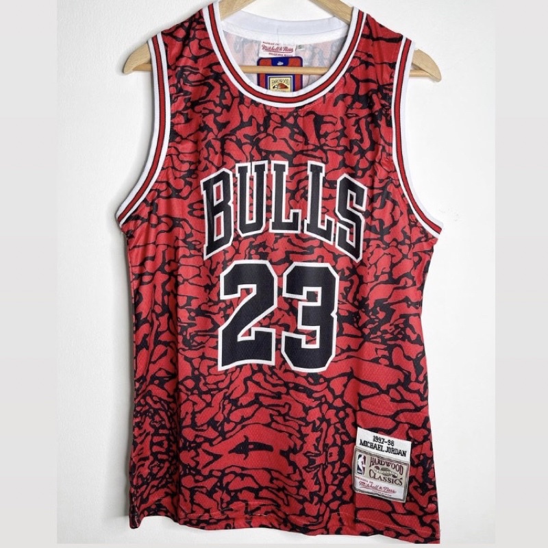 Jual JERSEY BASKET NBA CHICAGO BULLS #23 JORDAN PATTERN MERAH MITCHELL&NESS | Shopee Indonesia