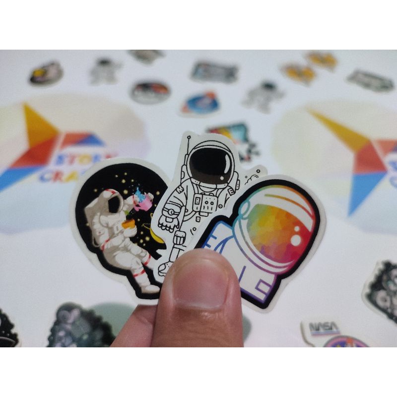 Jual Sticker Astronot Nasa Luar Angkasa Kategori 3 Bahan Glosy Chromo ...