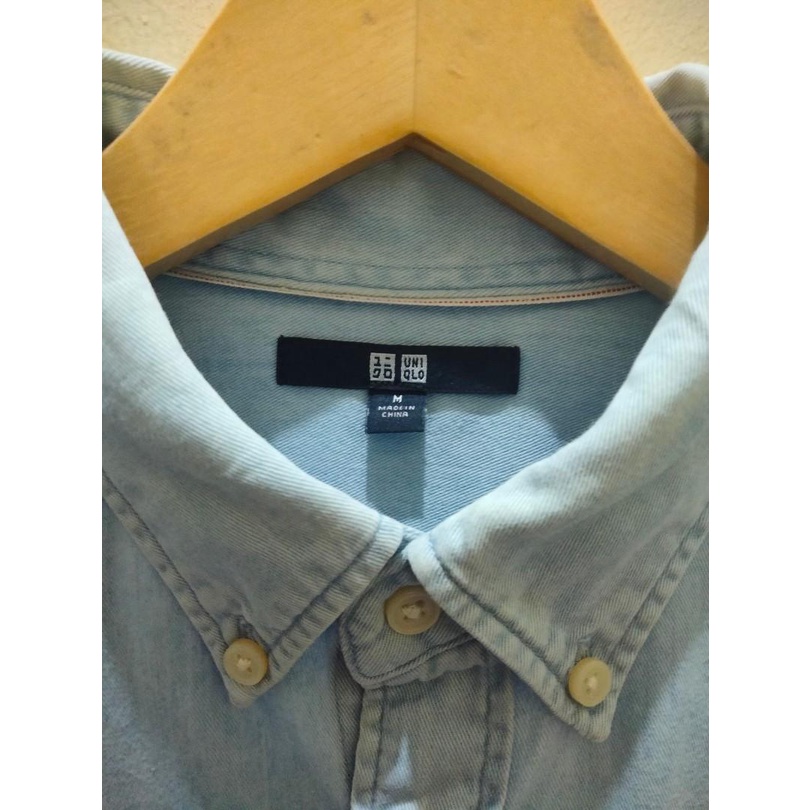 Jual Kemeja denim UNIQLO cowok ukuran M to L (free ongkir) | Shopee ...