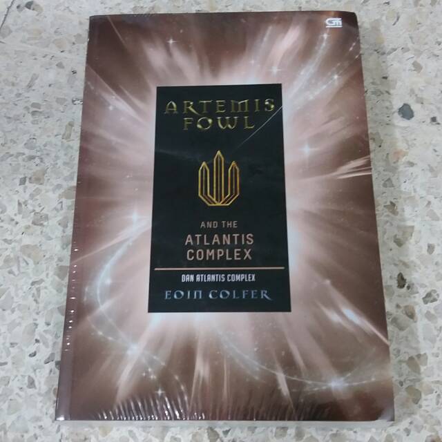 Jual Novel Artemis Fowl and The Atlantis Complex (Book #7) - Eoin Colfer | Shopee Indonesia