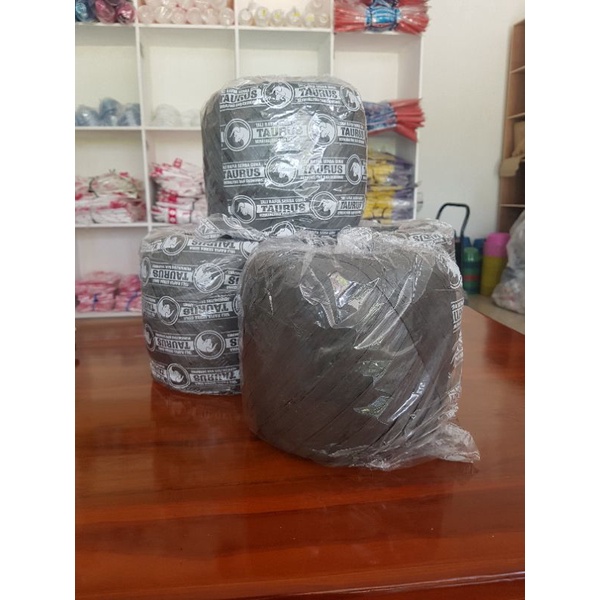 Jual Tali rafia full 1kg hitam /tali rafia warna full 1 kg | Shopee ...