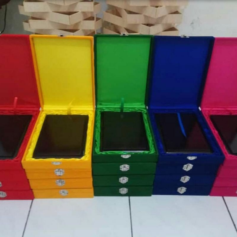 Jual Box Plakat Bludru Box Plakat Bahan Beludru Bok Plakat Ukuran ...