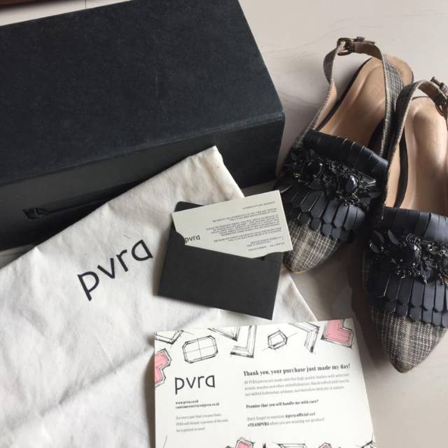 Jual Pvra chloe black and white (preloved) | Shopee Indonesia