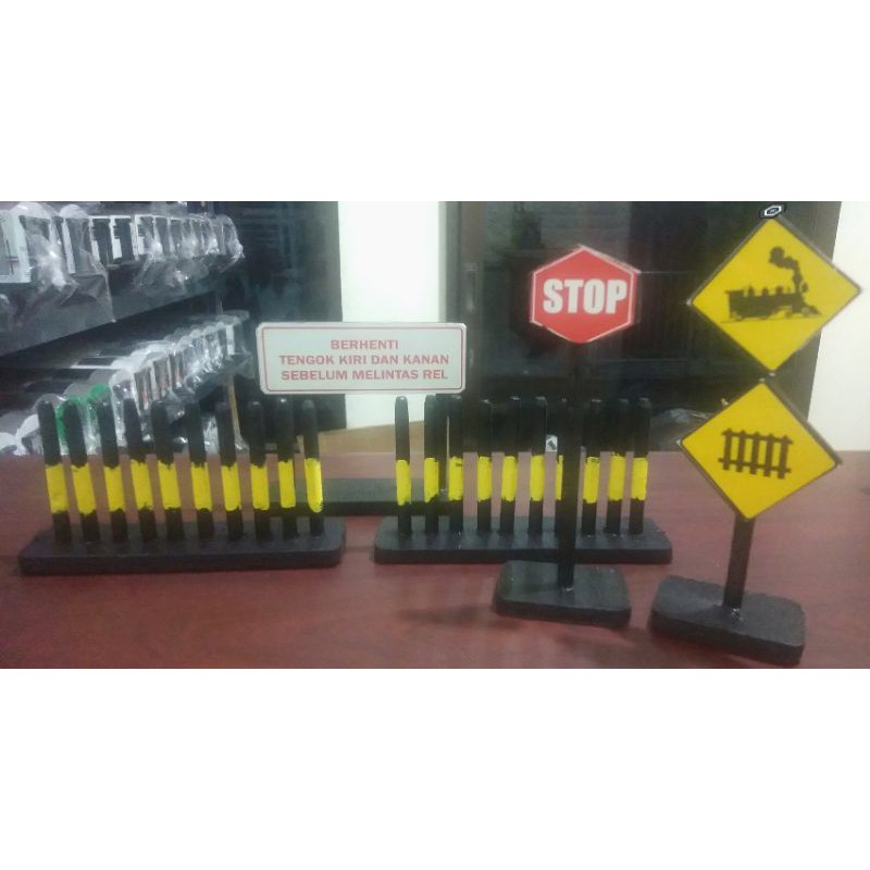 Jual Miniatur rambu-rambu perlintasan kereta api | Shopee Indonesia