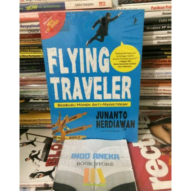Jual buku flying traveler berburu momen anti mainstream | Shopee Indonesia