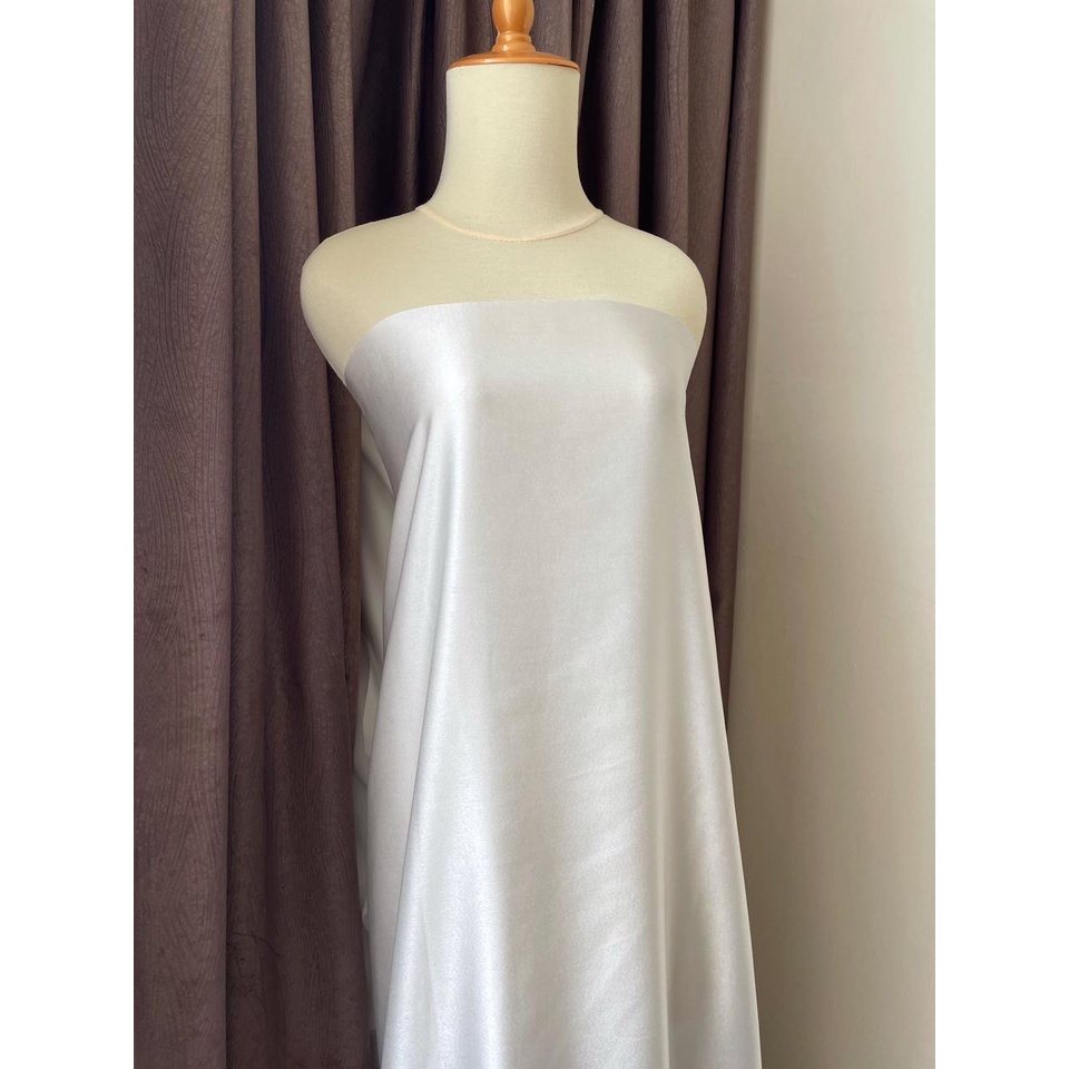 Jual Kain Satin MaxxSilk Warna Putih Tulang Broken White | Shopee Indonesia