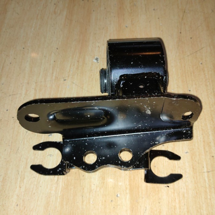 Jual Engine Mounting Kiri Ford Escape 2.300cc E18139070 | Shopee Indonesia