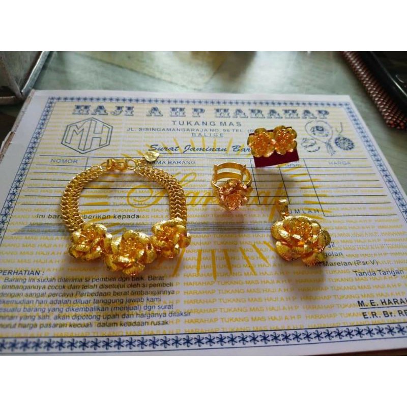 Jual Set Bunga Mawar 38 gram Emas LM/London 24K kadar 99,9% | Shopee ...