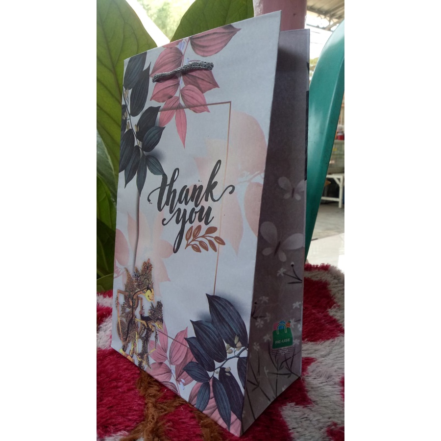 Jual Paperbag unik ukuran 20x10x25 | Shopee Indonesia