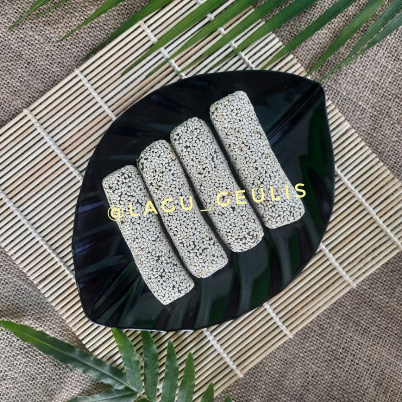 Jual makanan / cemilan trsadisional khas garut Ladu Rasa Wijen | Shopee ...