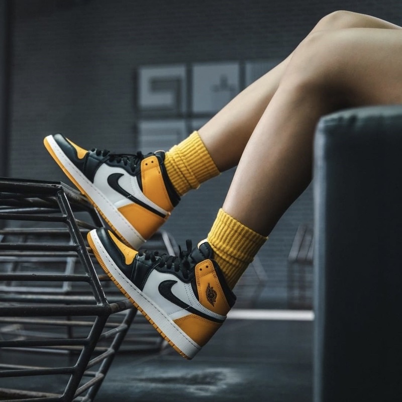 Jual Sepatu Sneakers Original Nike Air Jordan 1 High OG GS Yellow taxi ...