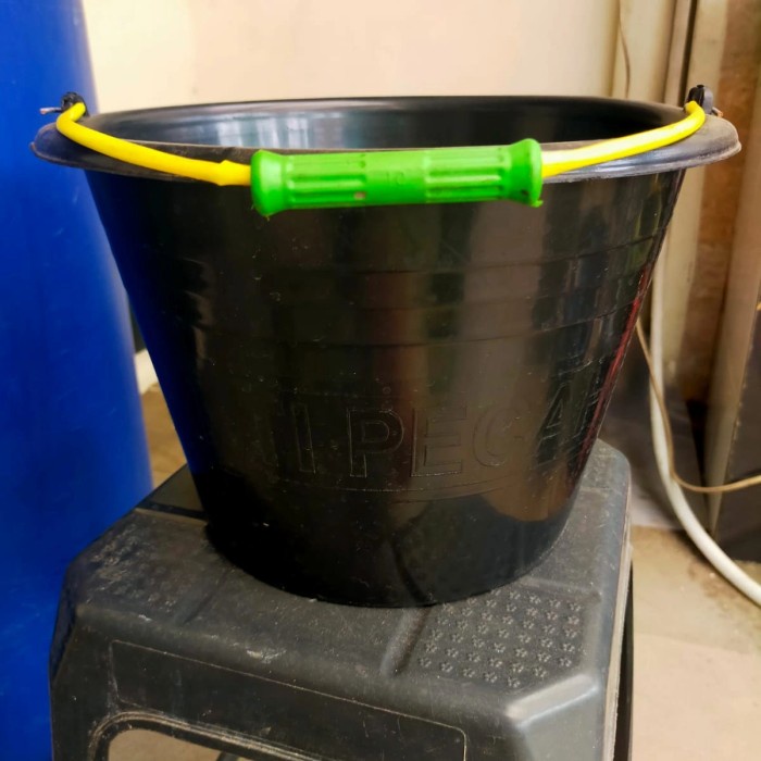 Jual ember plastik / ember cor / ember timba air serbaguna anti pecah ...