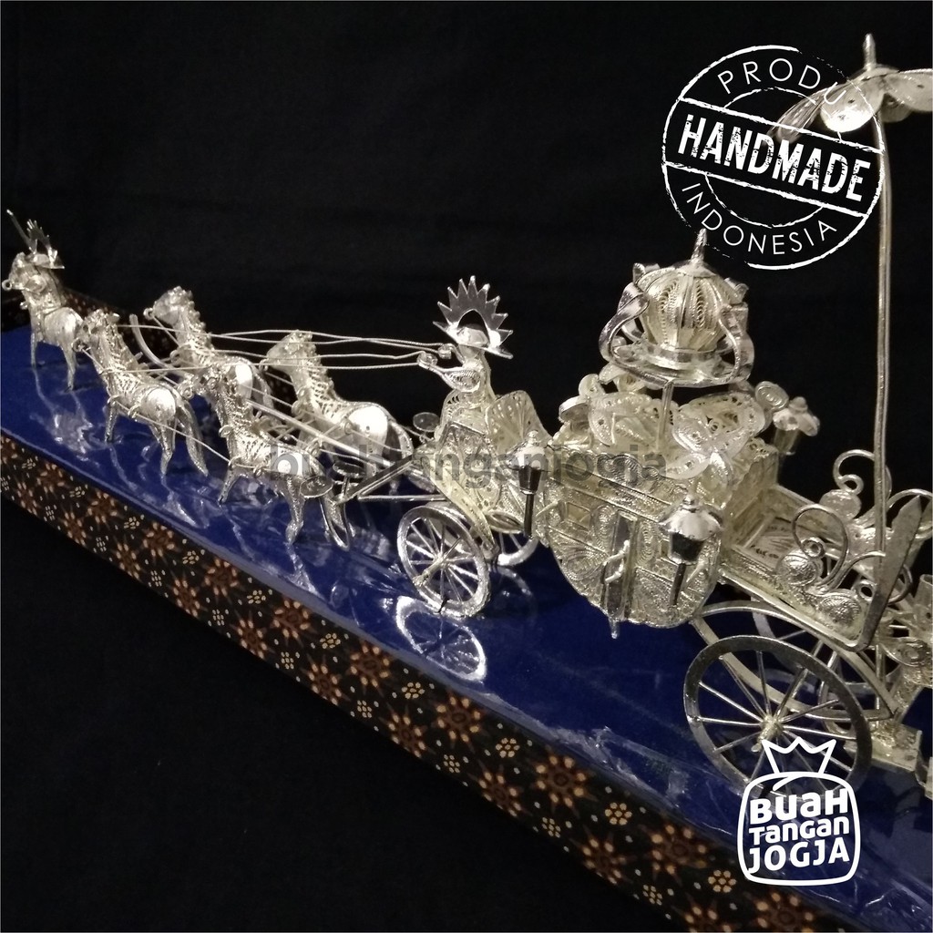 Jual Miniatur Kereta Kencana Kuda 5 Lapis Perak - Box Akrilik - Kerajinan Khas Kotagede Jogja (S ...