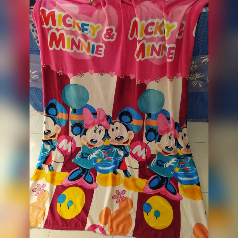 Jual Selimut Motif Mickey mouse / Selimut Karakter Mickey and Minnie ...
