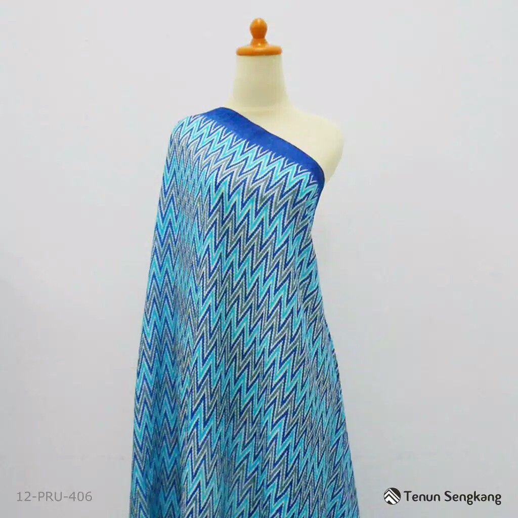 Jual Kain Tenun Dobby Cetak Sutra Bugis Makasar - Biru - Tenun Sengkang ...