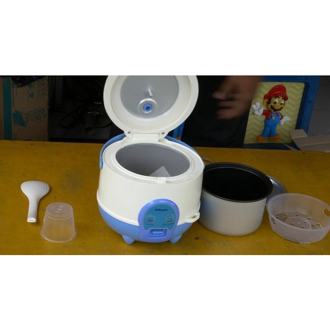 Jual rice cooker mini kecil miyako 606A magic com 3 in 1 garansi resmi ...