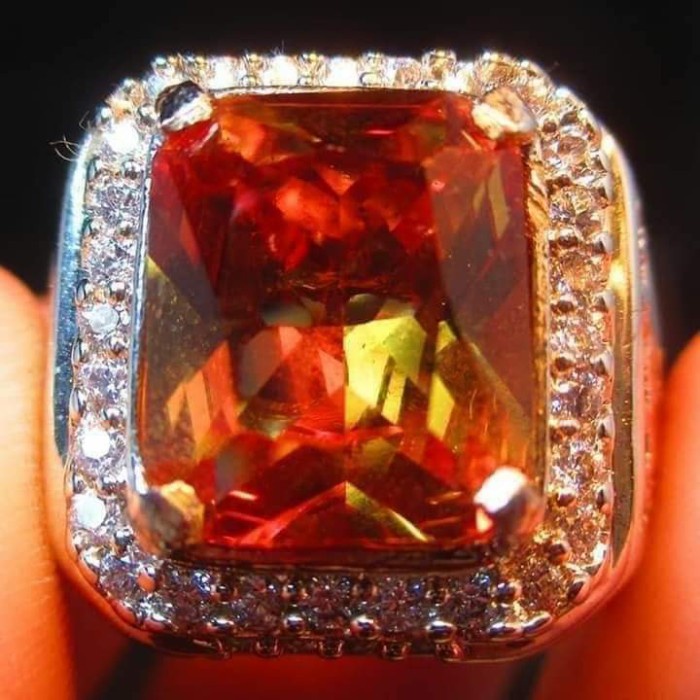 Jual batu permata natural change DIASPORE ZULTANITE MEMO SGR | Shopee ...