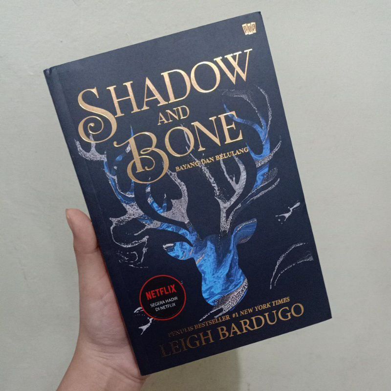Jual shadow and bone - leigh bardugo | Shopee Indonesia