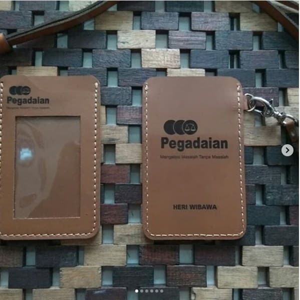 Jual Name Tag Kulit Sapi Asli Costum Nama/Logo Perusahaan - Cokelat ...