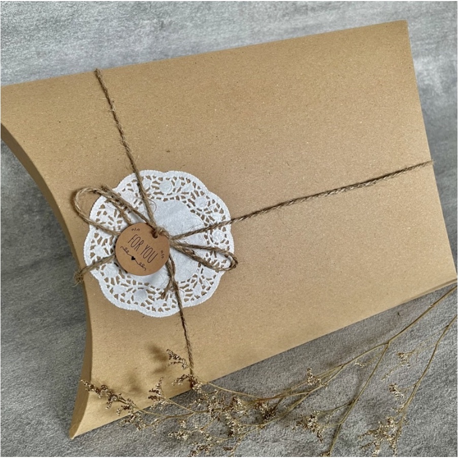 Jual PILLOW BOX 31x23x7 termasuk tag tali rami dan doyleys | gift box ...