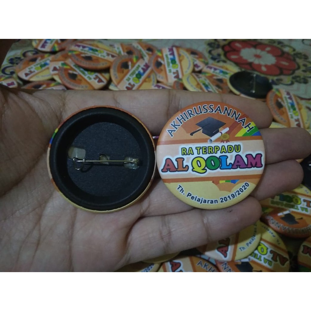 Jual Grosir Cetak Pin Custom PLASTIK HITAM Ukuran 44 mm Murah | Shopee ...