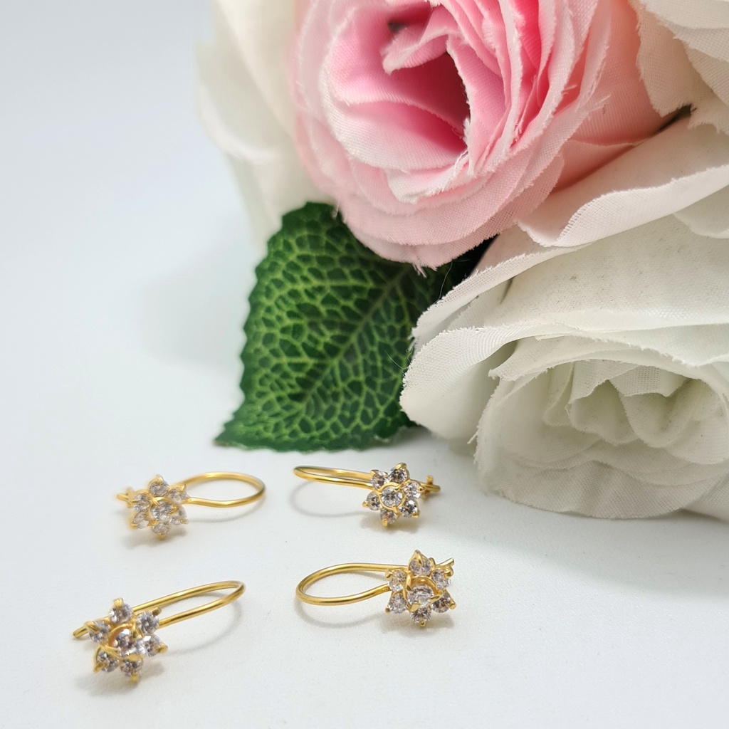 Jual Anting Kait Emas Muda Model Bunga Mata Putih | Shopee Indonesia