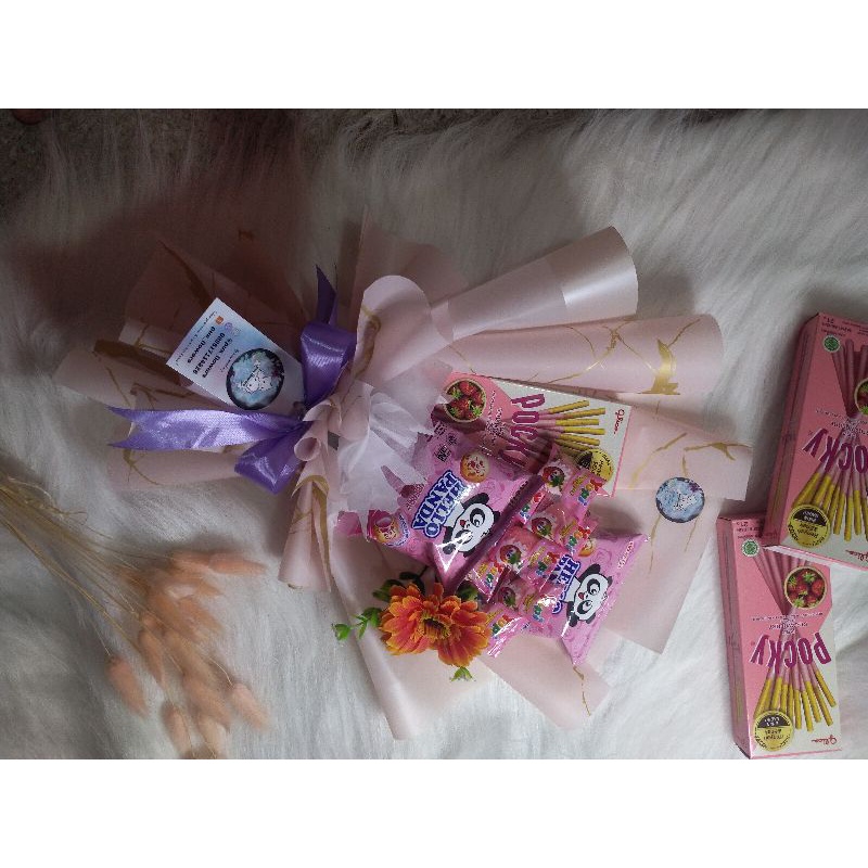 Jual buket snack murah/buket pink/buket pocky /buket hello panda ...