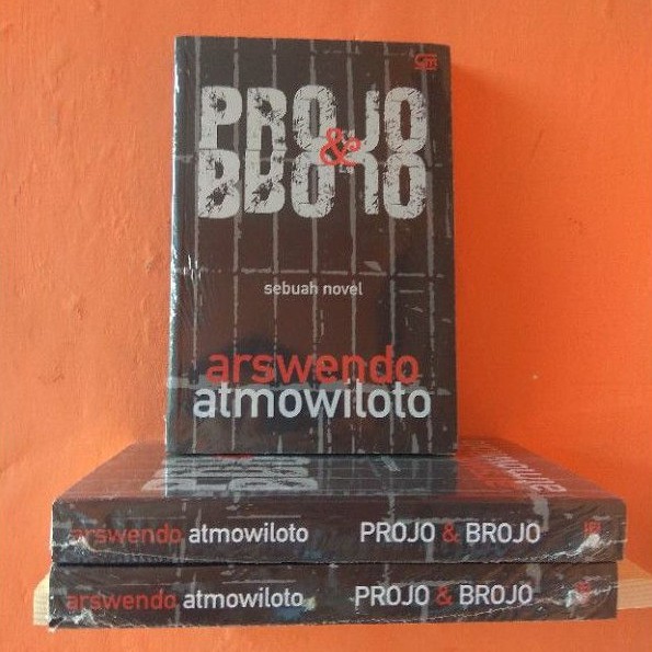 Jual PROJO DAN BROJO karya Arswendo Atmowiloto | Shopee Indonesia