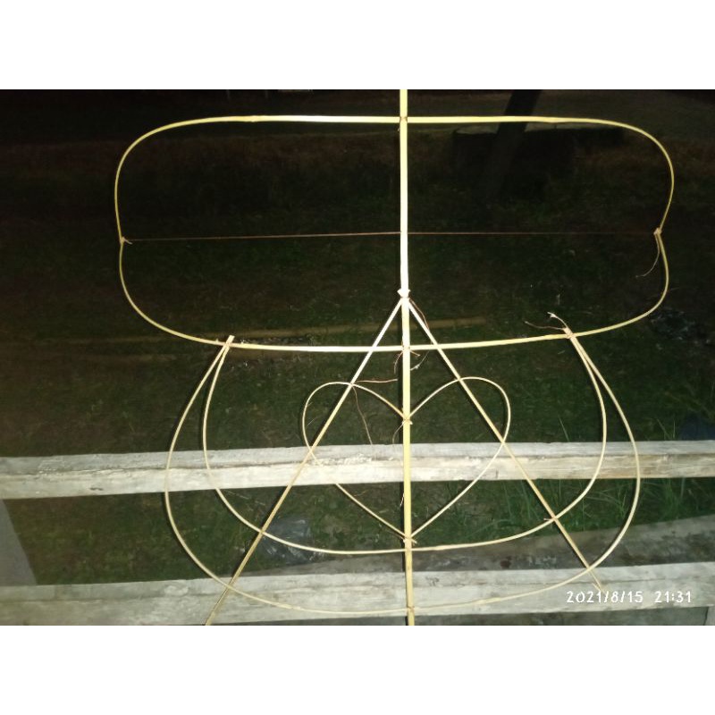 Jual kerangka layangan atau rangka layangan gapangan, belum di ikat ...