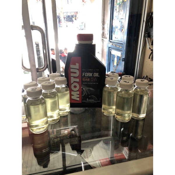 Jual Oli Sobleker shok Motul LIGHT SAE 5W 100% Synthetic -per 100ml | Shopee Indonesia