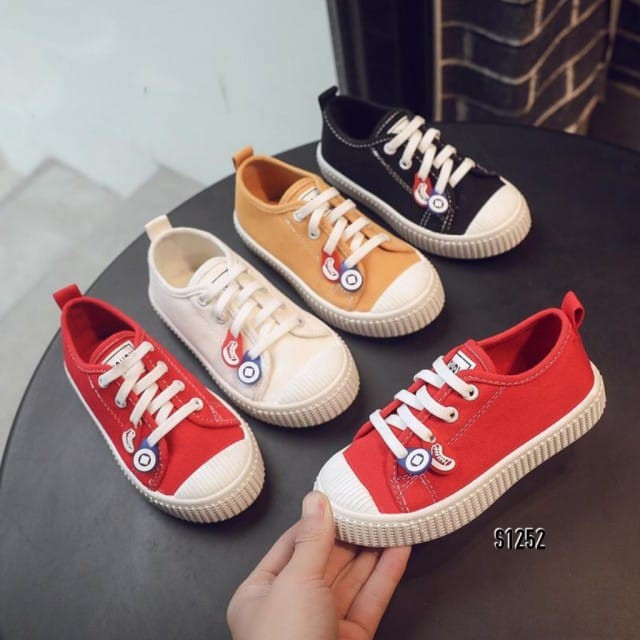 Jual Sepatu Sneaker | Shopee Indonesia