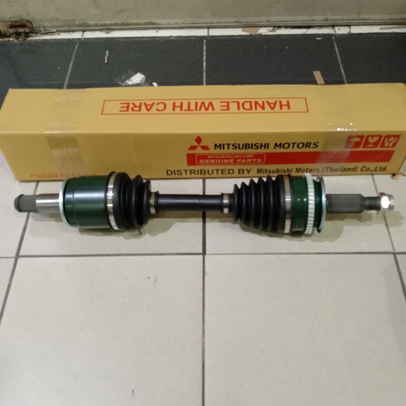 Jual CV Joint Assy/Drive Shaft Kiri (LH) Mitsubishi Triton 2500cc, 2800cc, Pajero Sport | Shopee ...