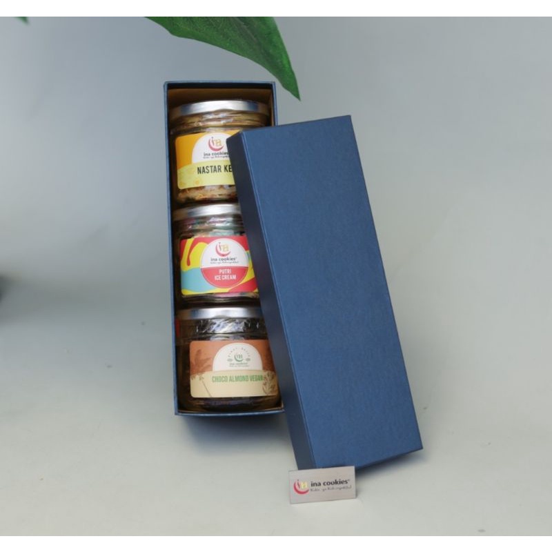 Jual hampers isi 3 jar ina cookies free Kartu Ucapan | Shopee Indonesia