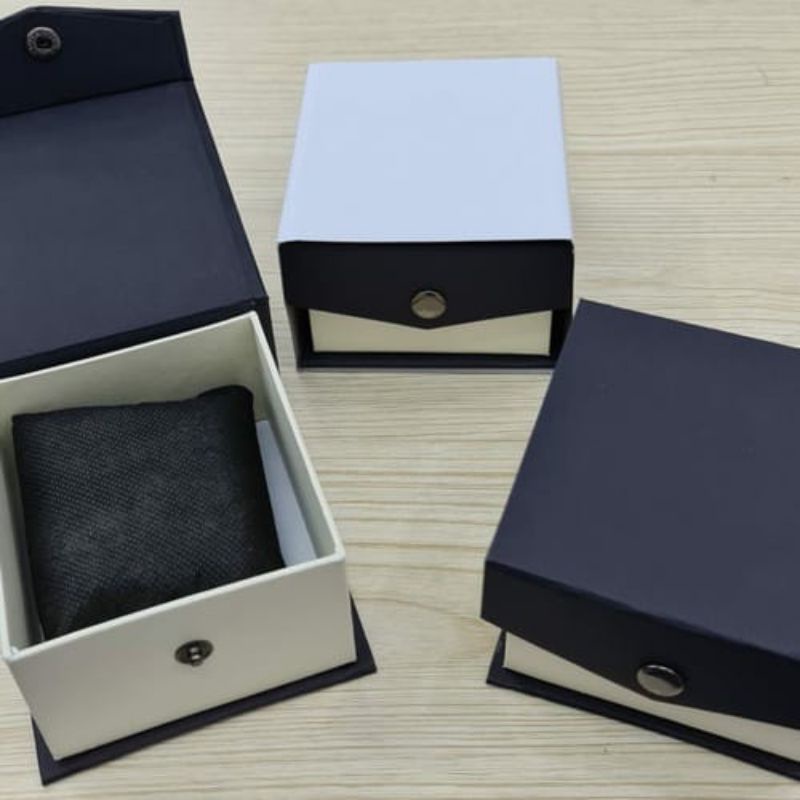 Jual BOX JAM TANGAN KANCING | Shopee Indonesia