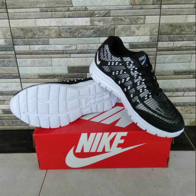 Jual Sepatu 3D SKIN Hitam S Putih | Shopee Indonesia