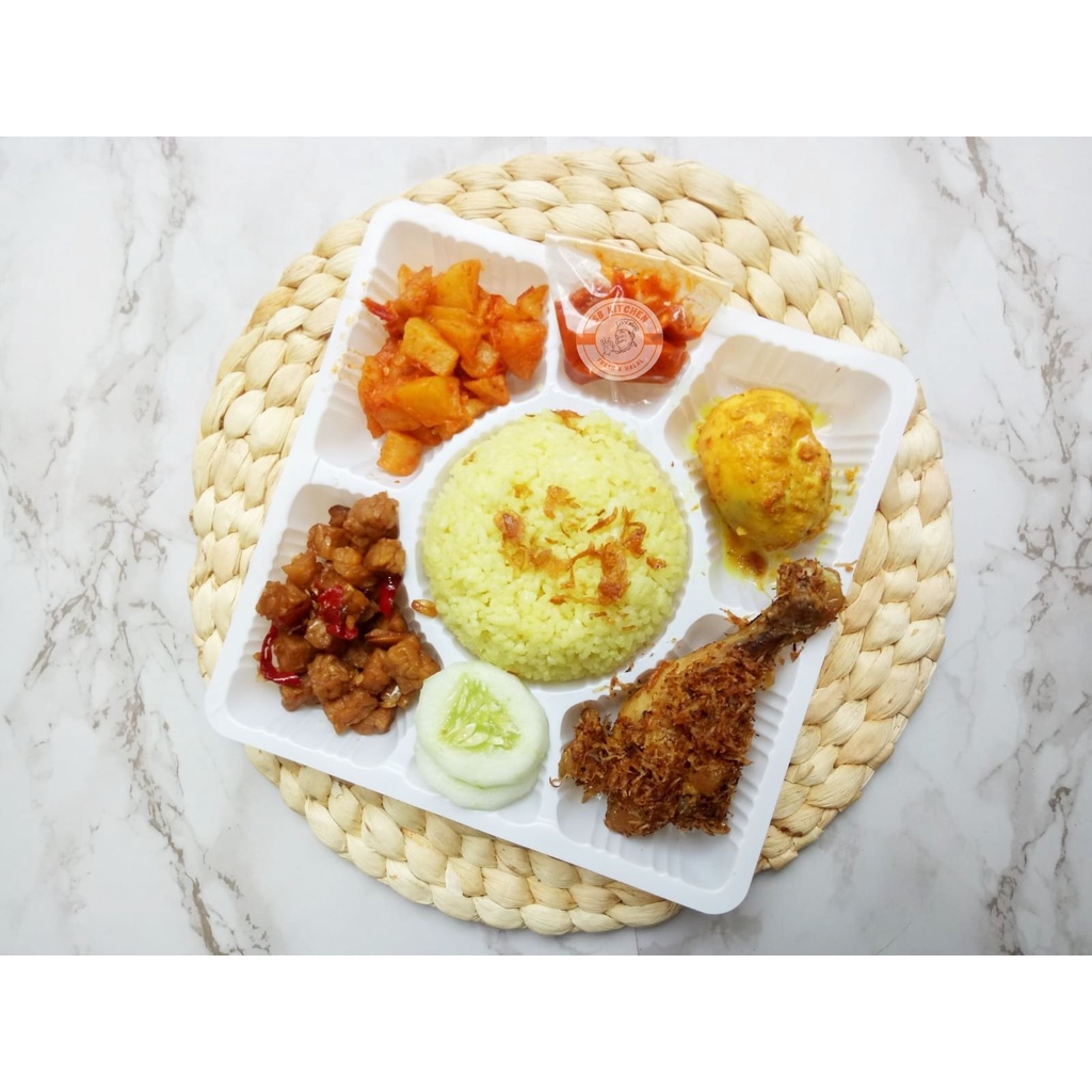 Jual PAKET NASI KUNING KOTAK AYAM SERUNDENG LEZAT DAN HALAL | Shopee Indonesia