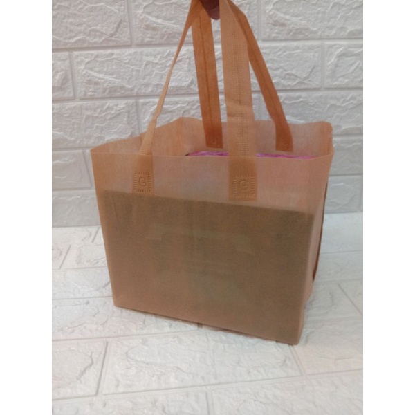 Jual Tas besek/tas goody bag nasi box ukuran 22x22 pres bawah 1 pak isi 12 pcs | Shopee Indonesia