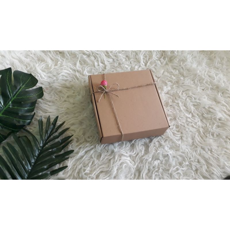 Jual TAMBAHAN BOX UNTUK PACKING (bonus tali rami +sticker) | Shopee ...