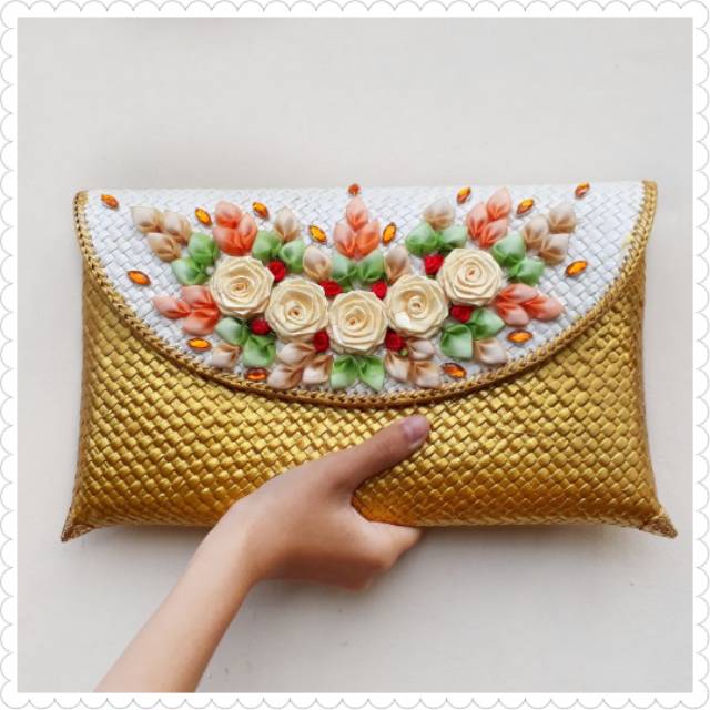 Jual Clutch pesta Anyam Pandan Bunga (anyaman bunga) | Shopee Indonesia