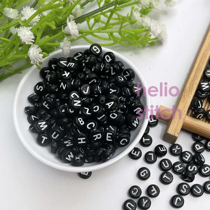 Jual 15 gr Mote Manik Huruf Bulat HITAM tulisan PUTIH | Shopee Indonesia