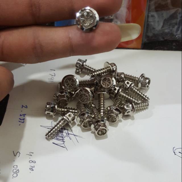 Jual Baut body flower baut probolt bodi thailan honda dan yamaha baut ...